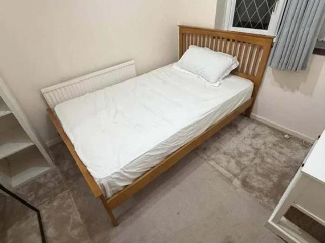 Room at Boxmoor Road, Greater London