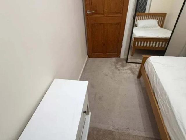 Room at Boxmoor Road, Greater London
