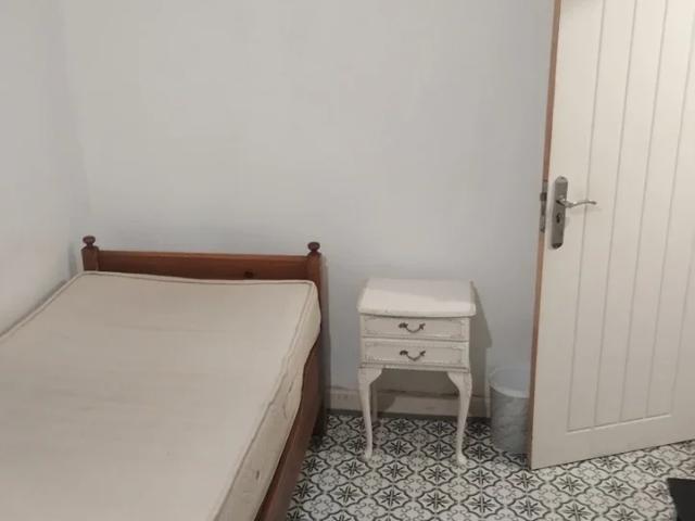 Room at Bramcote Street, Nottingham
