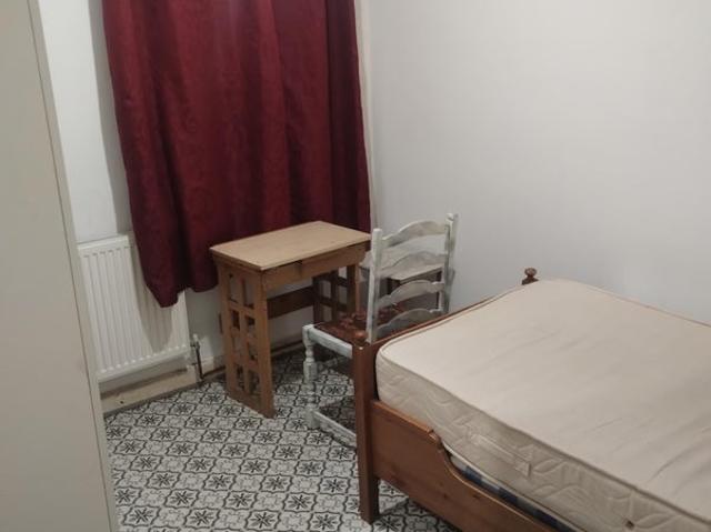 Room at Bramcote Street, Nottingham
