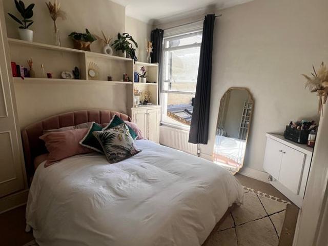Room at Bramfield Road, Greater London