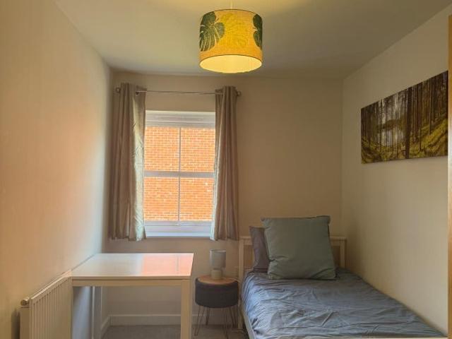 Room at Bramley Road, Thornbury