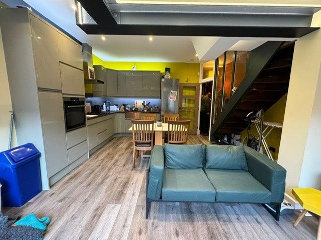 Room at Brandon Street, Greater London