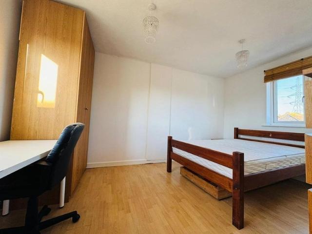Room at Brandreth Road, Greater London