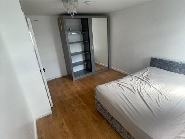 Room at Brackendale Avenue, Basildon