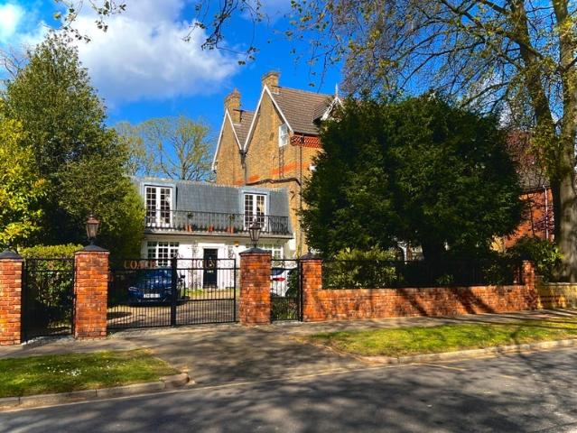 Room at Brackley Road, Greater London