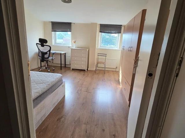 Room at Bracknell Close, Greater London