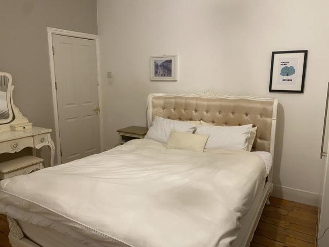 Room at Brading Road, Greater London