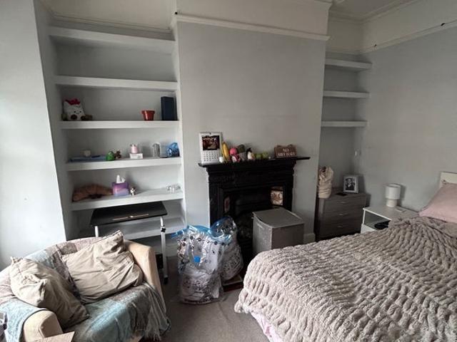 Room at Brading Road, Greater London