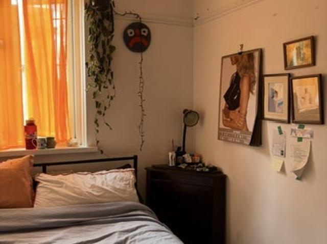 Room at Bradstock Road, Greater London