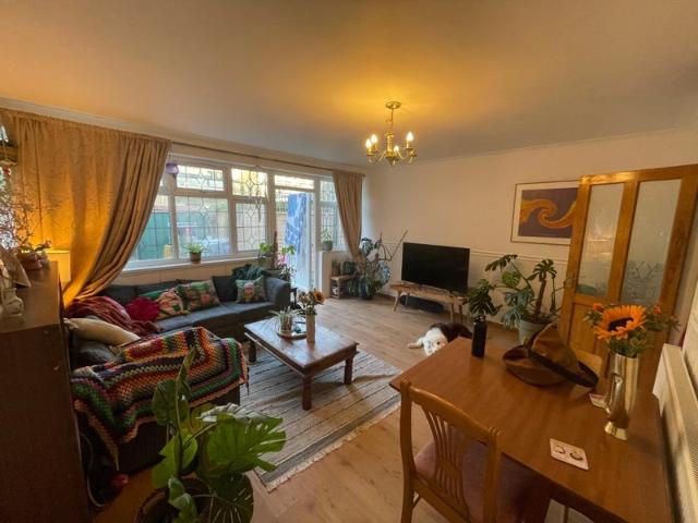 Room at Bradstock Road, Greater London