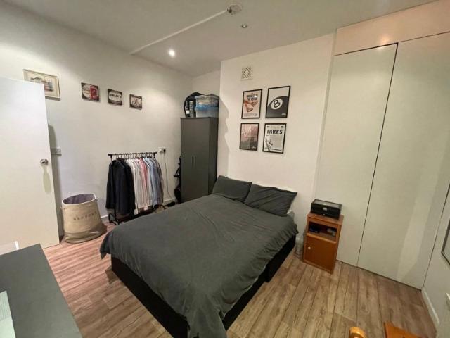 Room at Brailsford Road, Greater London
