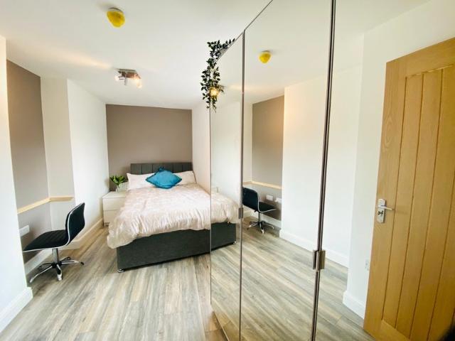 Room at Brailsford Road, Manchester