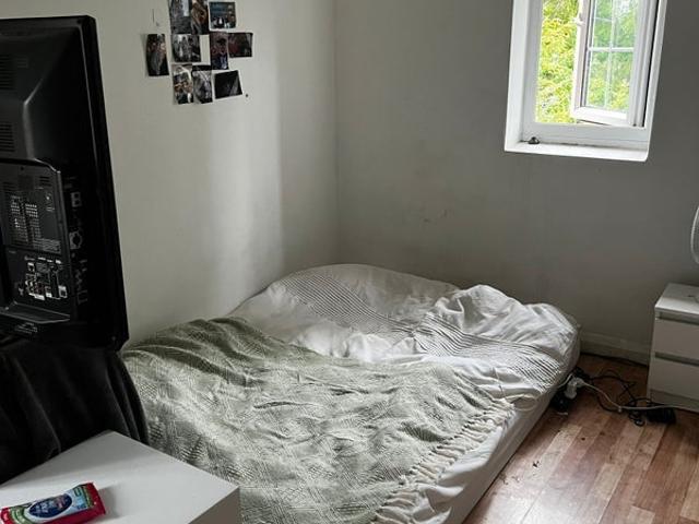 Room at Braywick Road, Maidenhead