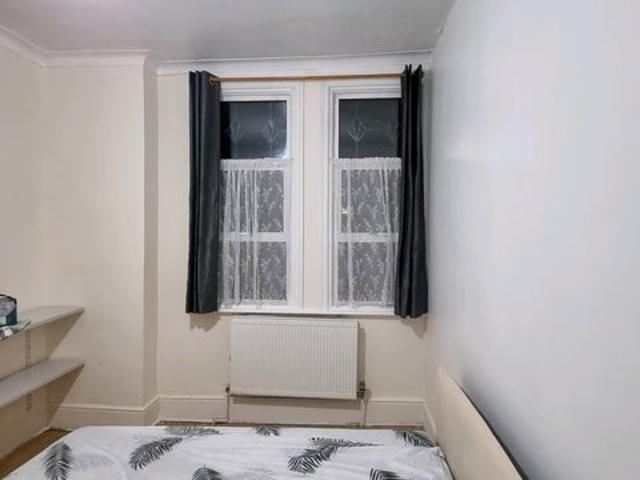 Room at Braydon Road, Greater London