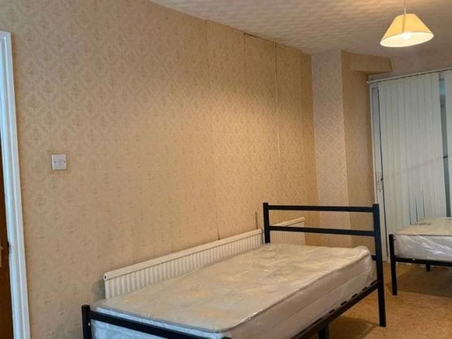 Room at Brays Road, Birmingham