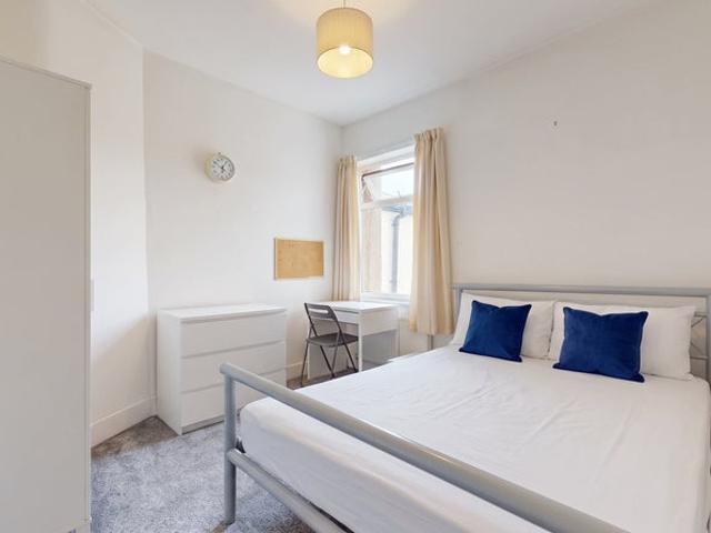 Room at Brentry Road, Bristol