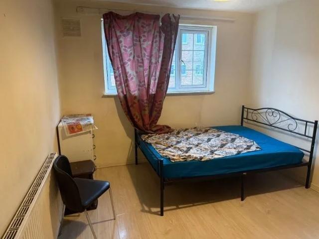 Room at Brede Close, Greater London