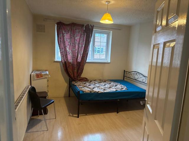 Room at Brede Close, Greater London