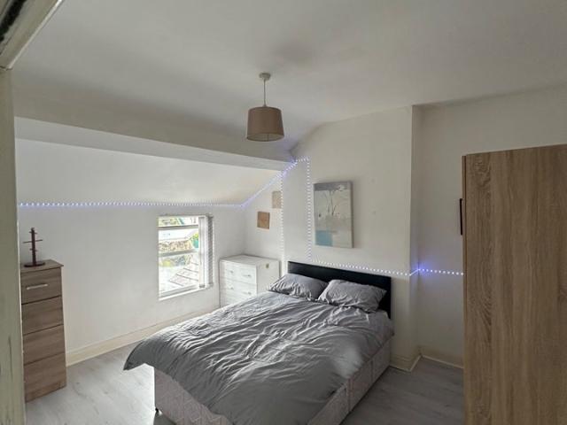 Room at Breeze Hill, Liverpool