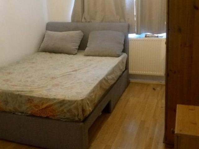 Room at Breezehurst Drive, Crawley