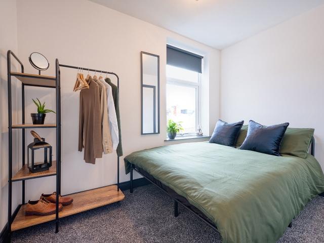 Room at Breedon Hill Road, Derby