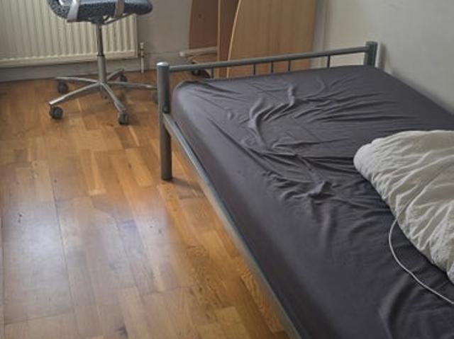 Room at Brewer Road, Crawley