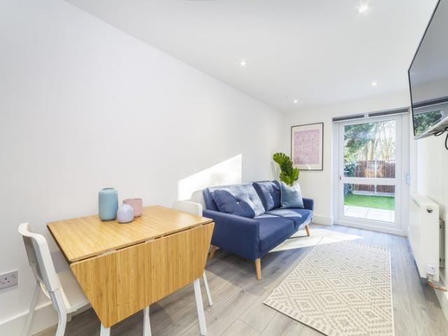 Room at Brewhouse Walk, Greater London
