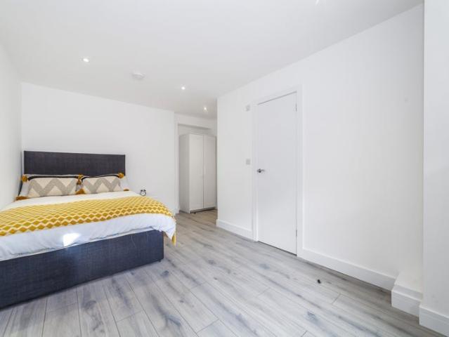 Room at Brewhouse Walk, Greater London
