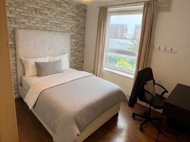 Room at Brickfield Road, Greater London