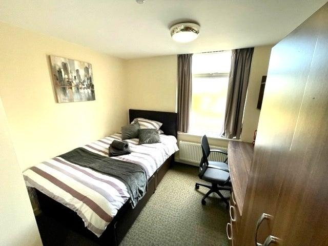 Room at Bridge Road, Birmingham