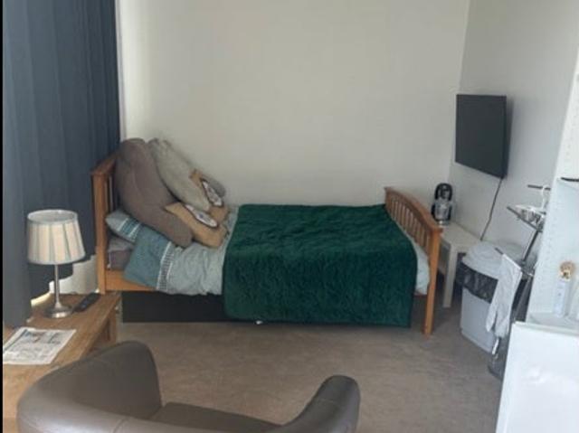 Room at Bridge Road, Exeter