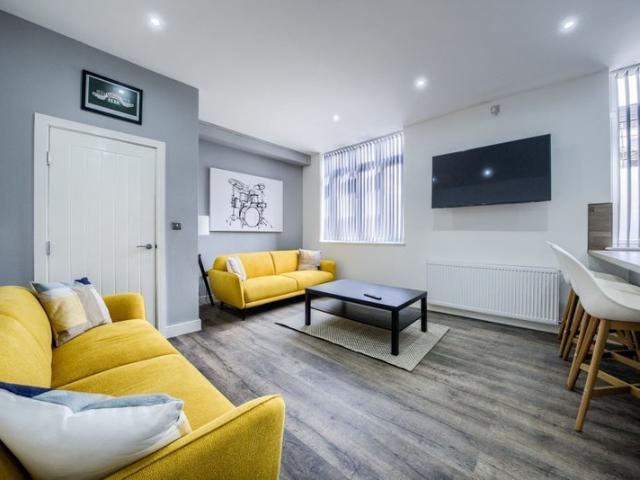 Room at Bridge Street, Newcastle under Lyme