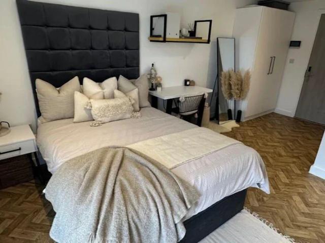 Room at Bridge Street West, Birmingham