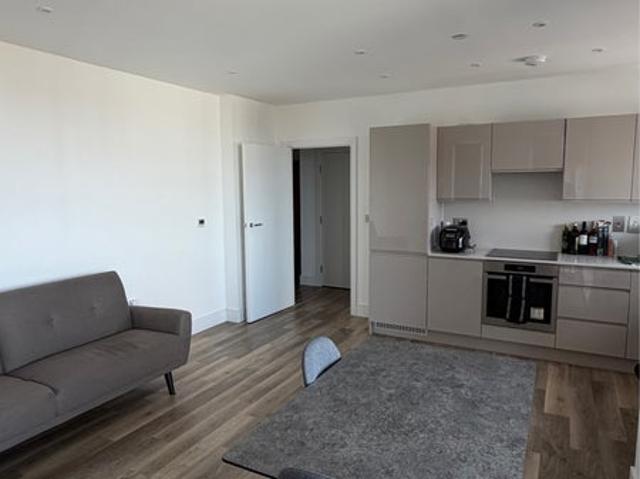 Room at Bridges Court, Greater London