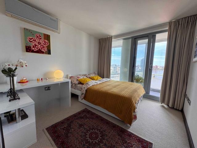 Room at Bridges Court, Greater London
