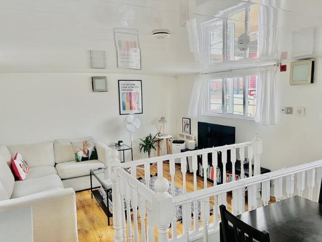Room at Bridges Court, Greater London