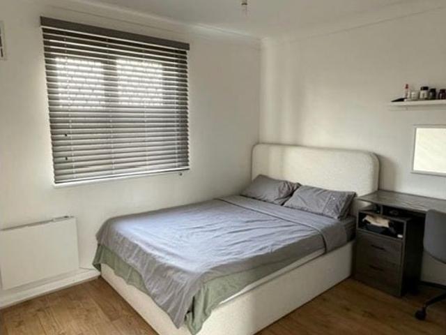 Room at Bridlington Spur, Slough
