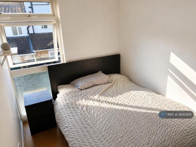 Room at Brierley Close, Greater London
