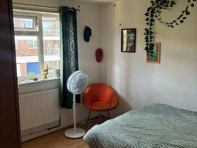 Room at Brierly Gardens, Greater London