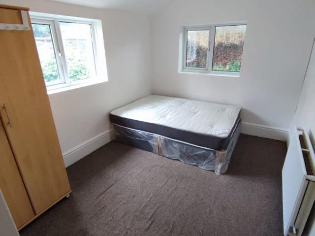 Room at Brighton Road, Greater London