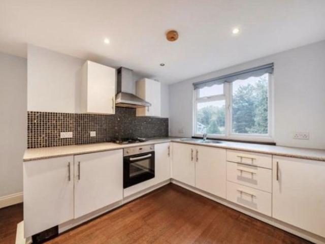 Room at Brighton Road, Greater London