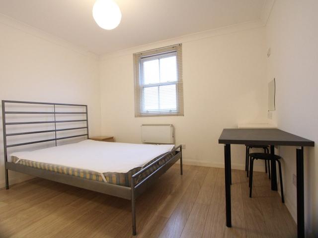 Room at Brighton Road, Greater London