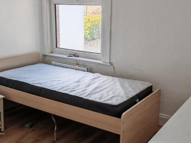 Room at Brighton Road, Greater London