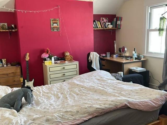 Room at Brighton Street, Bristol
