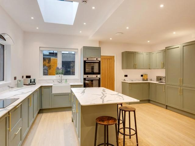 Room at Bristol Hill, Bristol