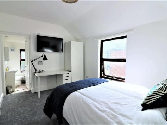Room at Bristol Road, Erewash