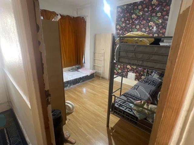 Room at Bristol Road, Greater London