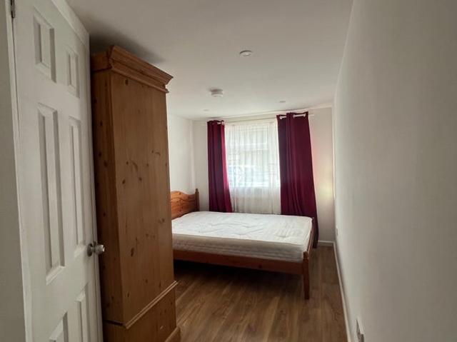 Room at Britain Street, Dunstable