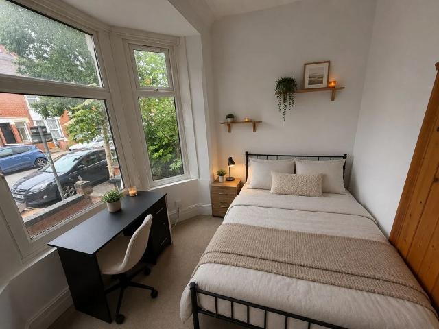 Room at Briton Street, Leicester